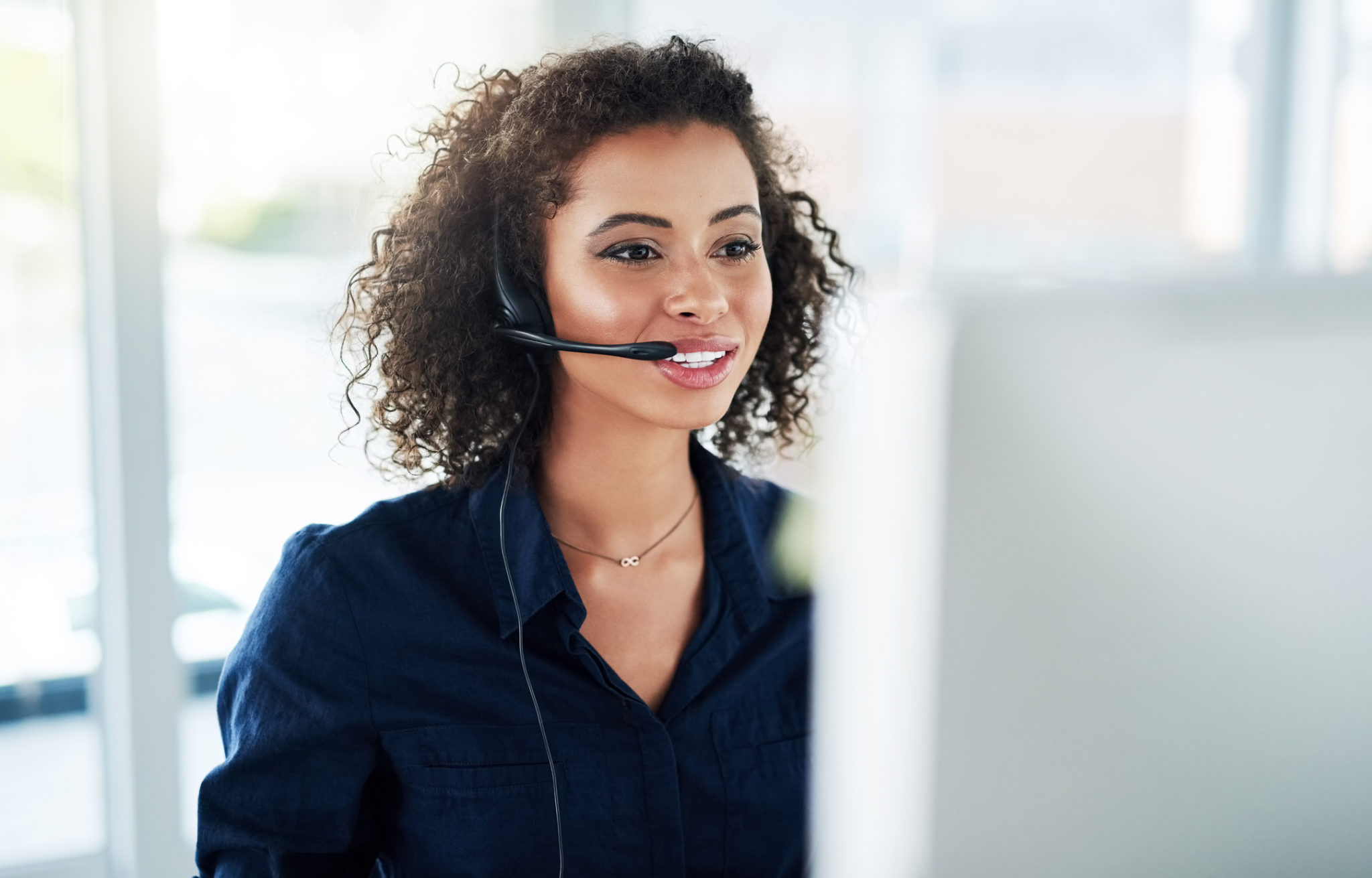 4 Benefits of Virtual Live Receptionist Services - Phone.com